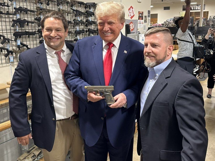 Trump admires handgun with his face on it — but stops short of buying ...