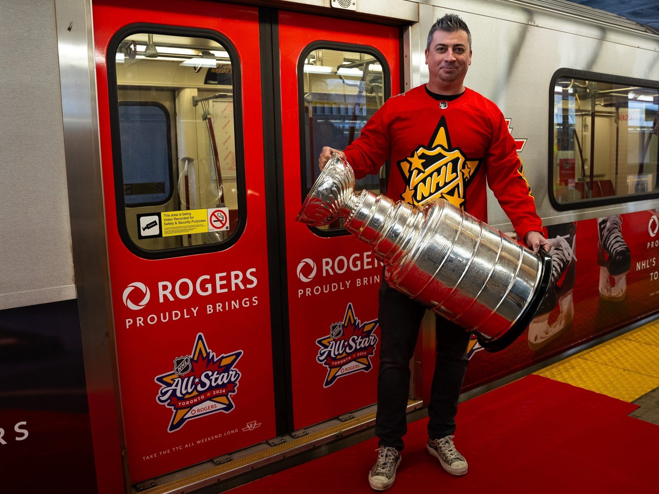 Stanley Cup takes Toronto subway ride to surprise of TTC commuters ...