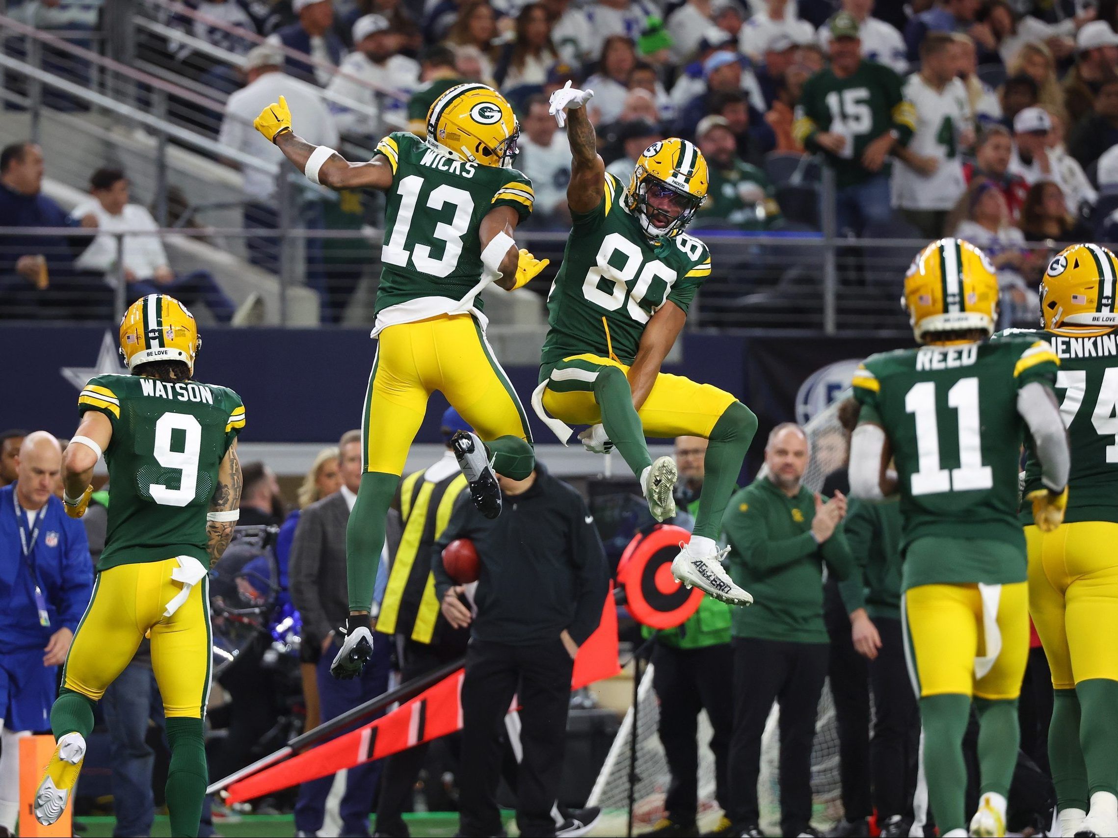 Upstart Packers pull off wild card stunner by routing Cowboys 48-32 ...
