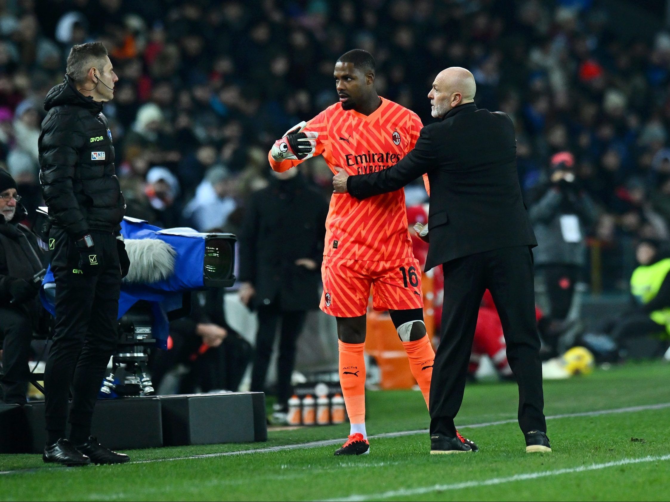 Milan goalkeeper Maignan reacts to racist abuse in Italy | Toronto Sun