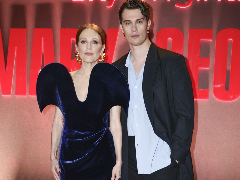 Moore and Galitzine set out to seduce king in ’Mary & George’ | Toronto Sun