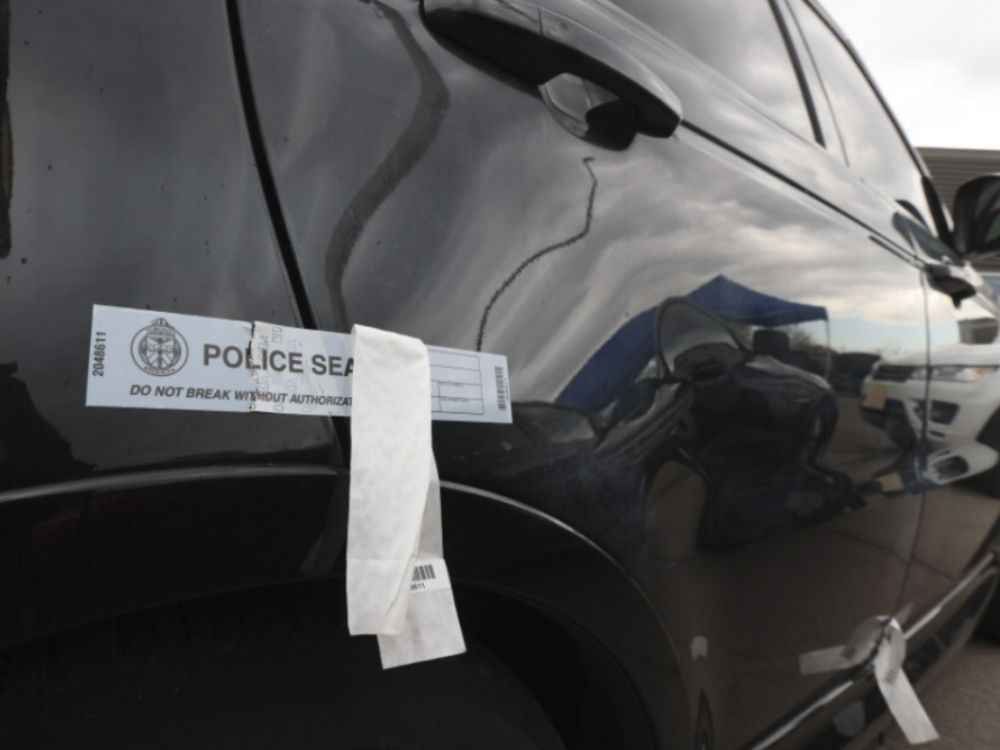 Police seemingly tell public to surrender, leave car keys at the door ...