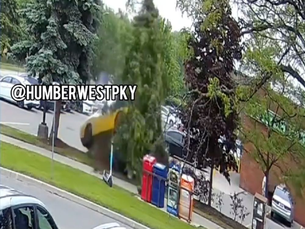 CAUGHT ON CAMERA: Car meets tree | Toronto Sun