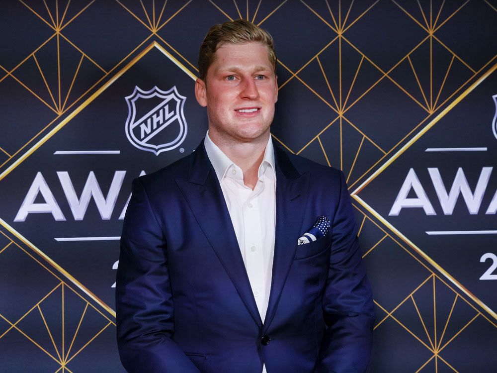 Colorado’s Nathan MacKinnon wins Hart and Lindsay awards | Toronto Sun