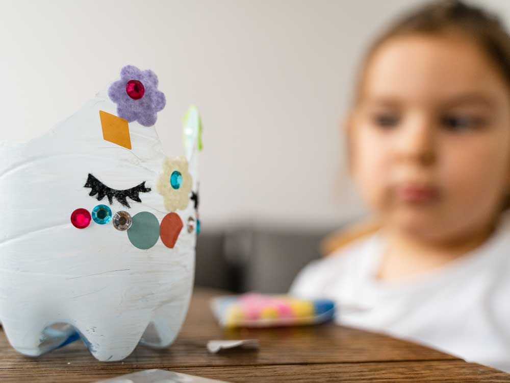 DEAR ABBY: Child's crafts and gifts pile up around the house | Toronto Sun