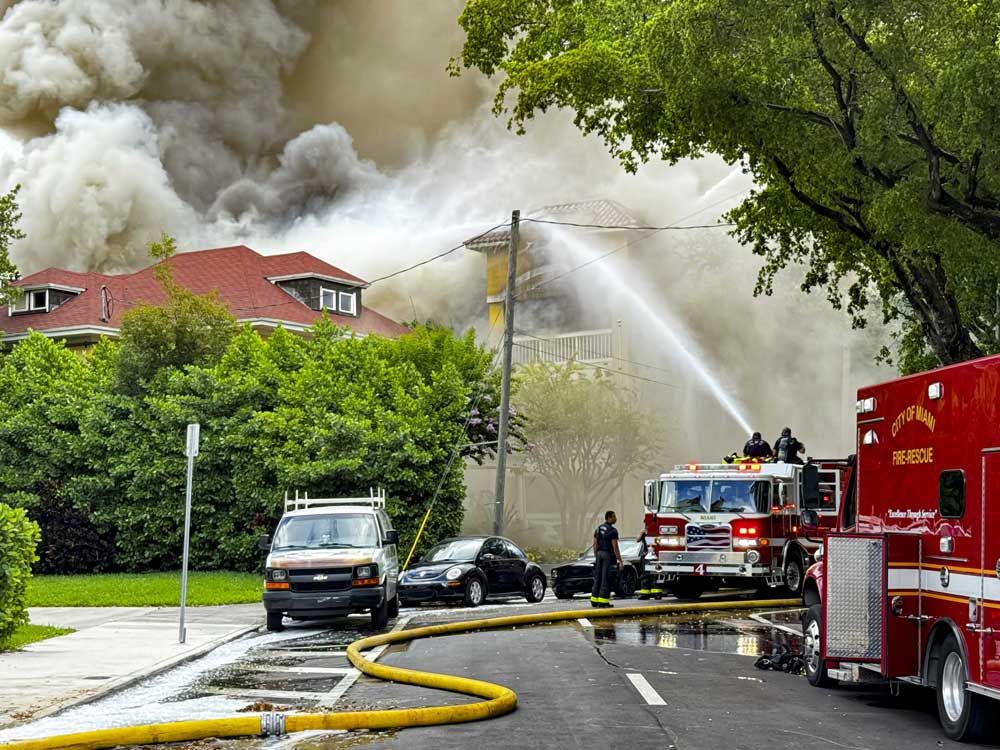 Massive fire breaks out in Miami apartment building | Toronto Sun