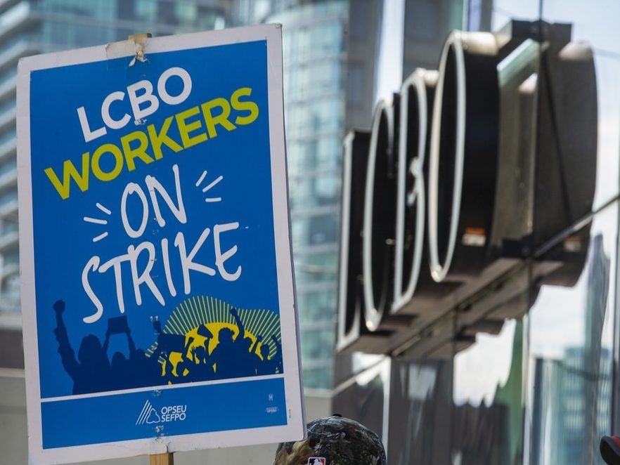 Tentative deal on hold, LCBO strike to continue: Reports | Sudbury Star