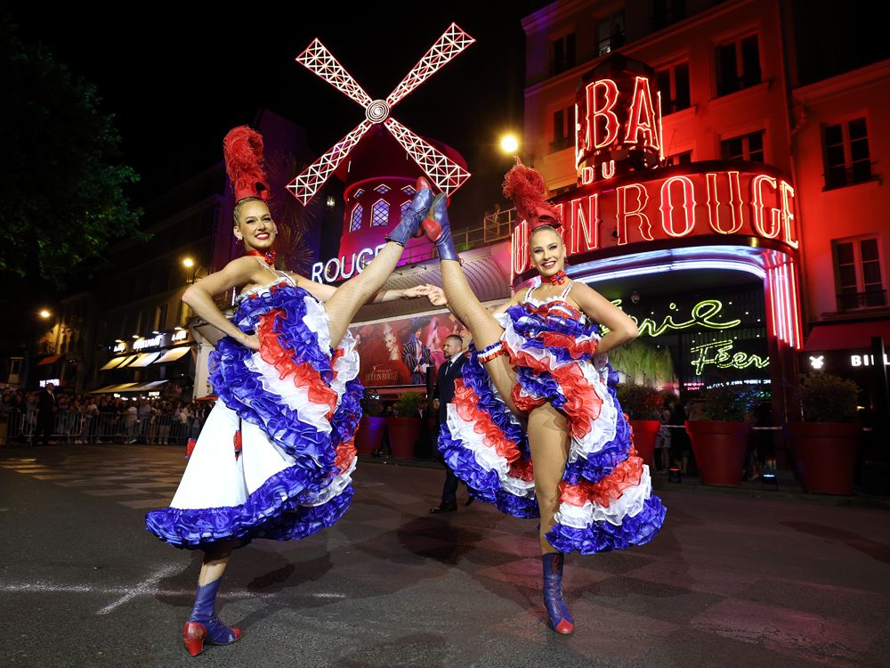 Moulin Rouge has its windmill back, weeks after stunning collapse ...