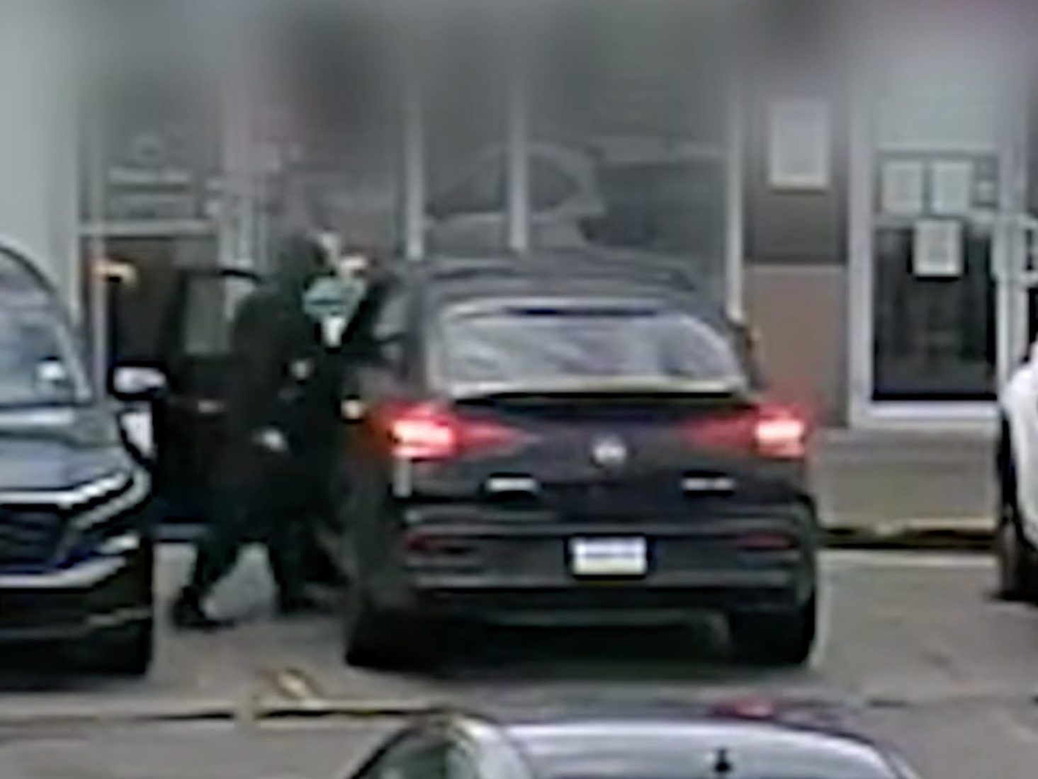 Armed carjacking of Mercedes in Richmond Hill caught on video | Toronto Sun