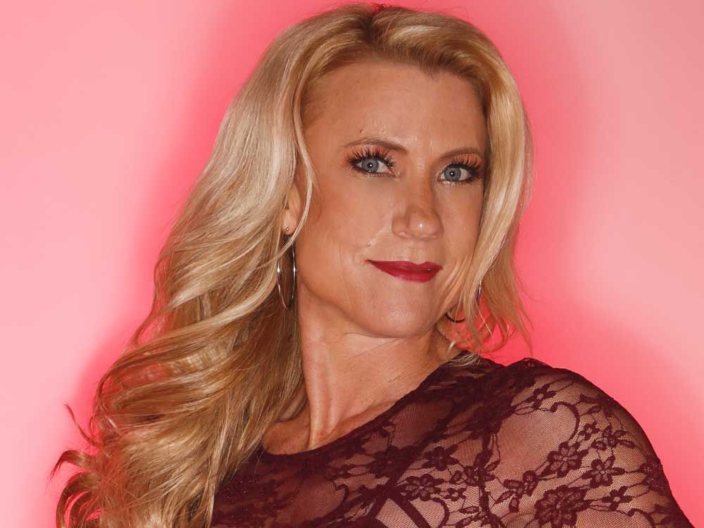 'Smallville' star Allison Mack starts three-year prison sentence early ...