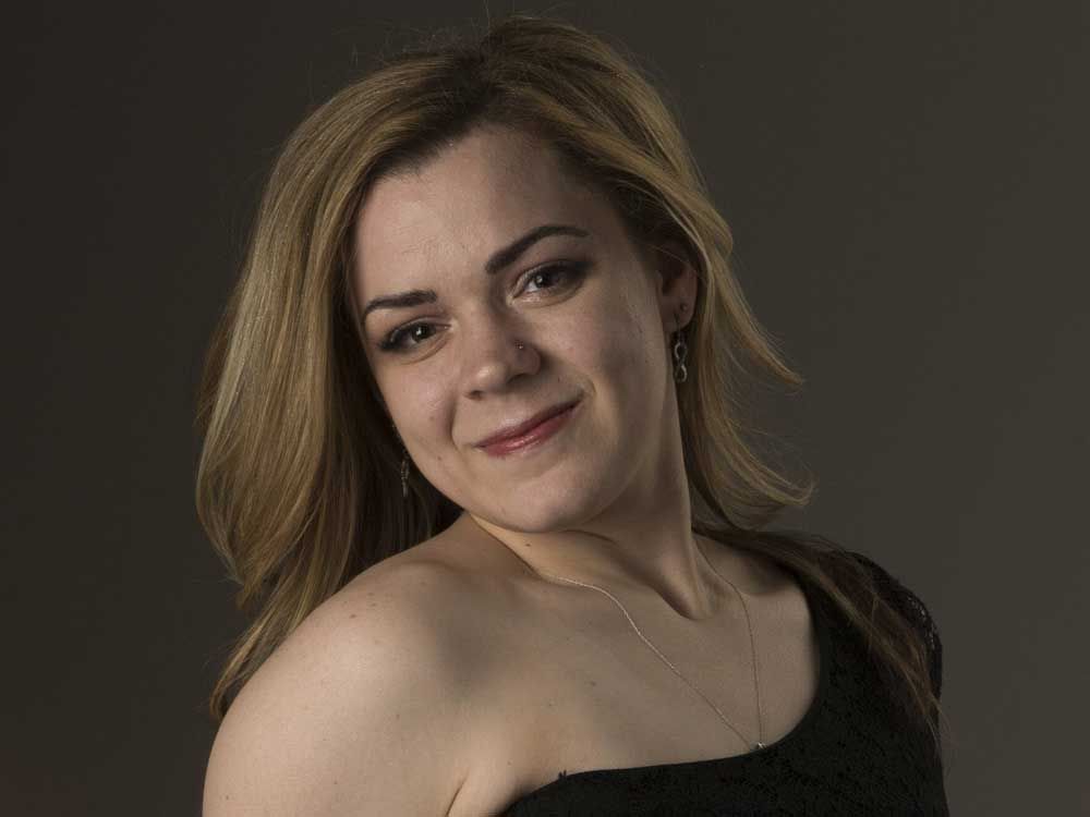 SUNshine Girl Vicky | Toronto Sun