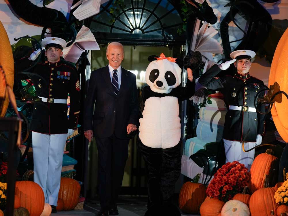 Bidens host final Halloween trick-or-treat event | Toronto Sun