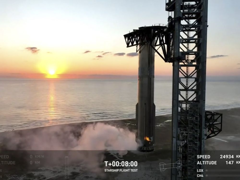 Mechanical SpaceX arms catch rocket booster back at launch pad ...