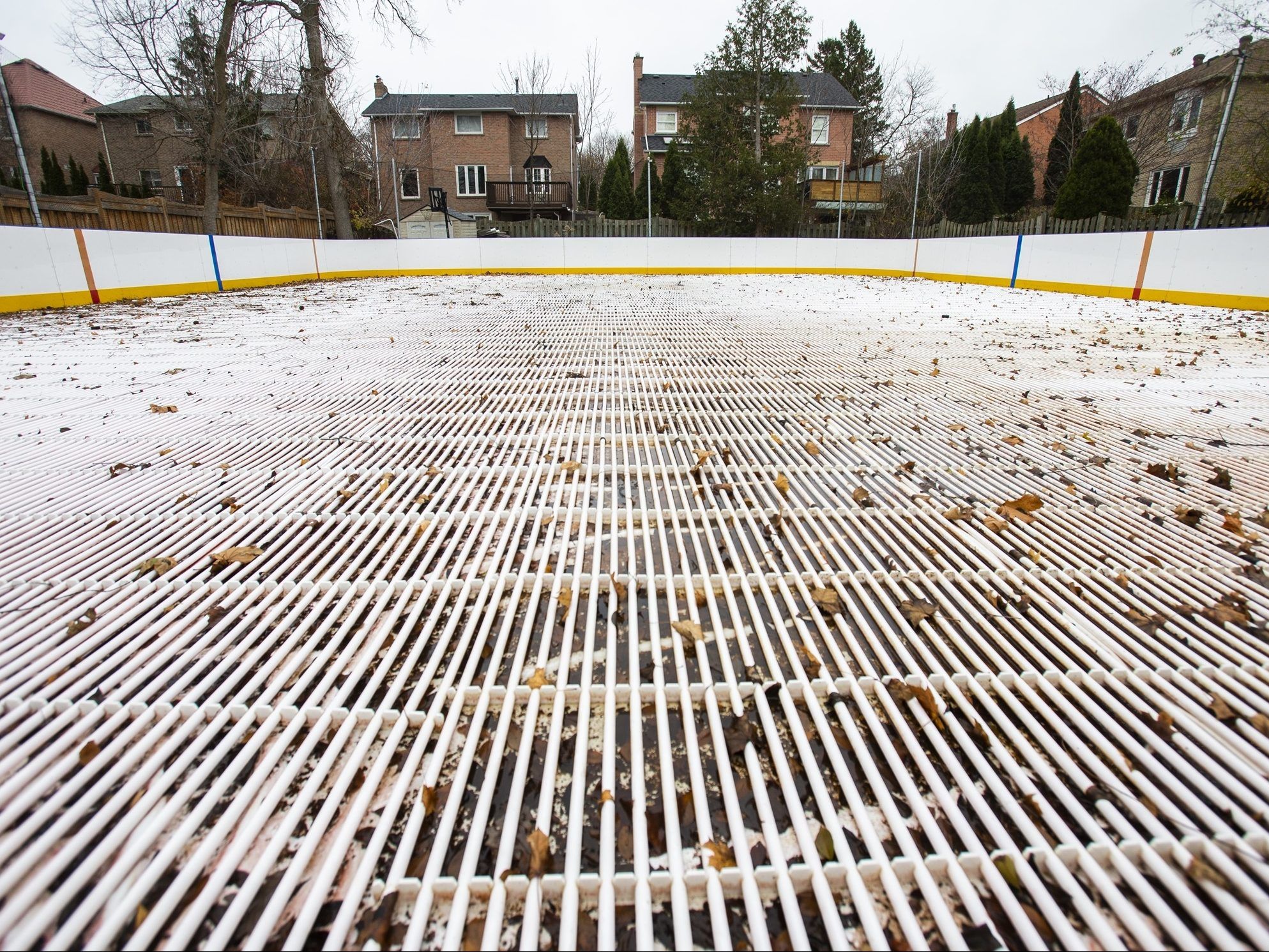 Battles lines drawn over backyard hockey rink in Markham | Toronto Sun