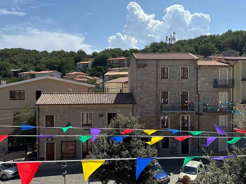 Italian village offers $1 homes to Americans seeking to move | Toronto Sun