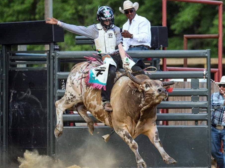 Teen rodeo star ‘fighting for his life’ after bull kicks him | Toronto Sun