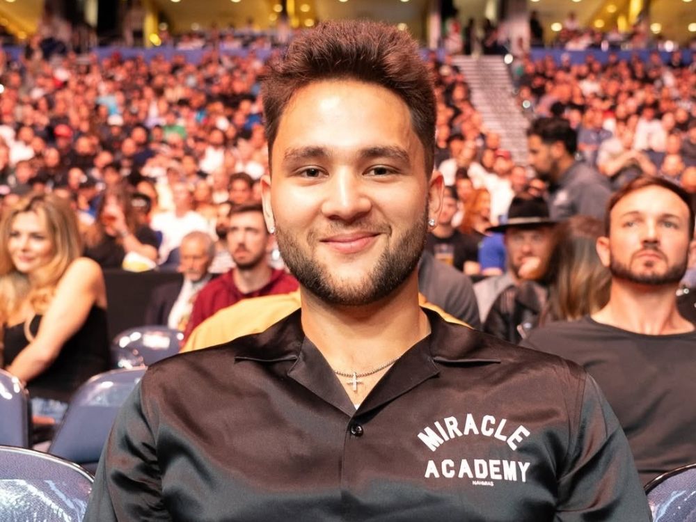 Toronto Blue Jays' Bo Bichette shows off stunning haircut | Toronto Sun