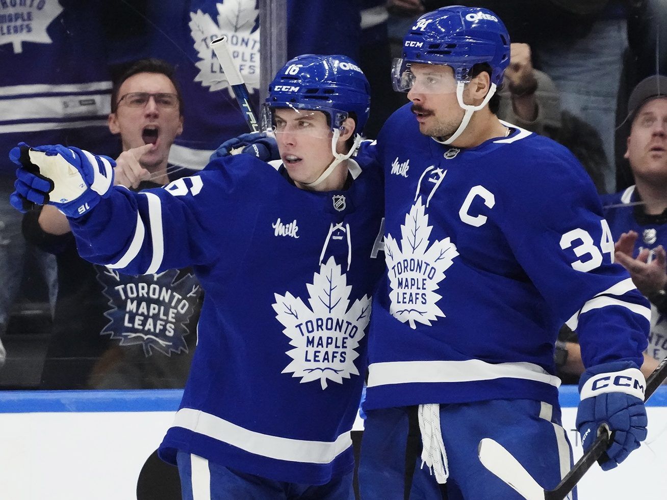 Marner, Matthews shine as Maple Leafs hold off Predators for win ...
