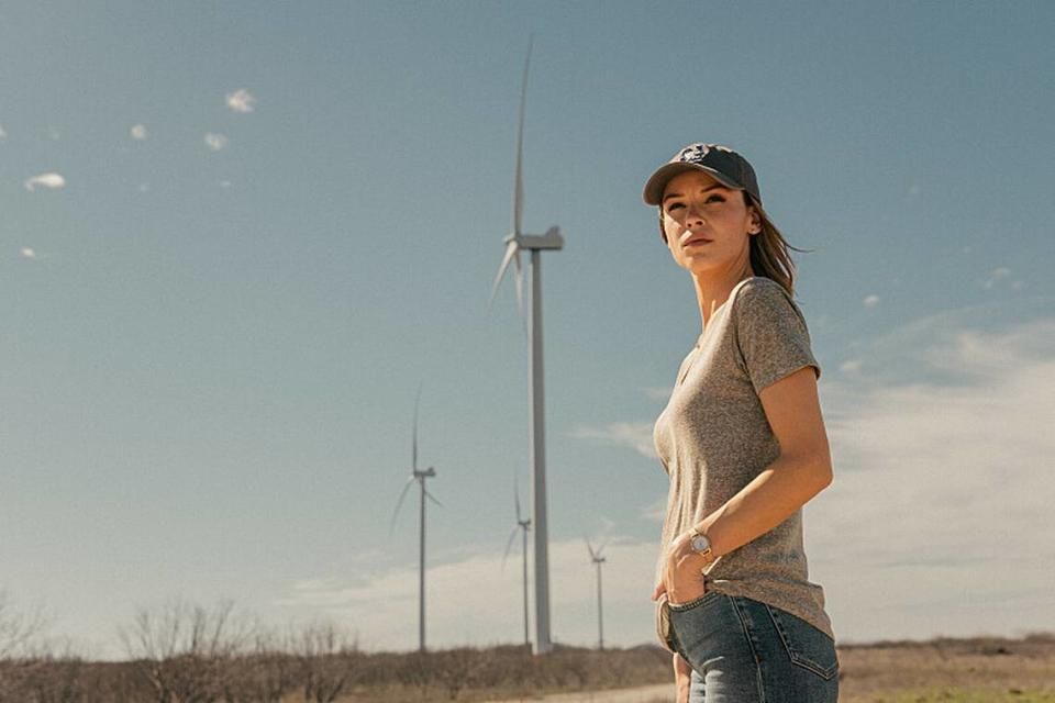 ‘Landman’ star Kayla Wallace talks Taylor Sheridan's latest series ...