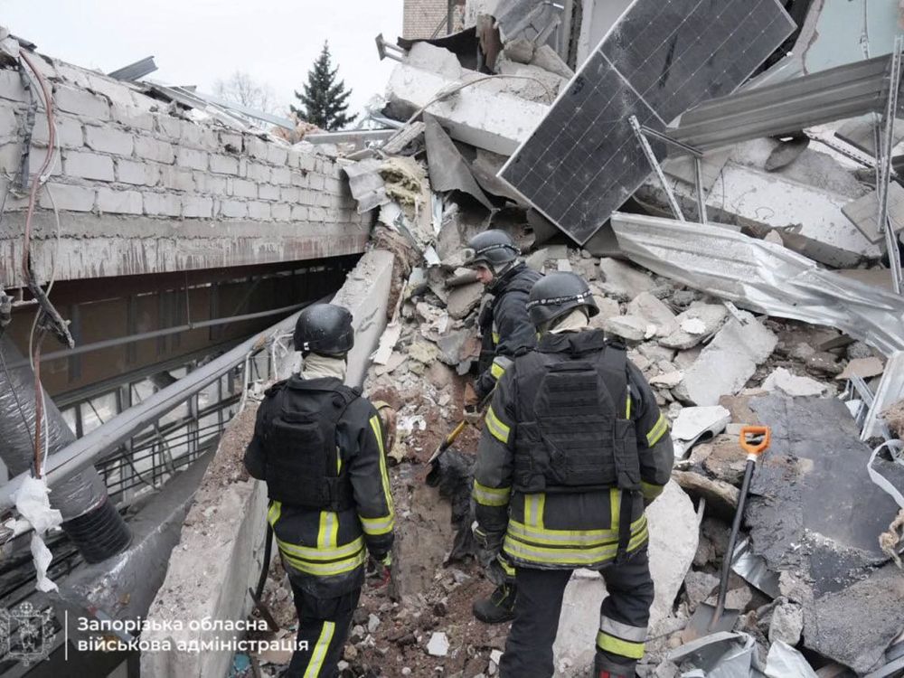 2 Ukrainian women pulled alive from rubble hours after Russian strike ...