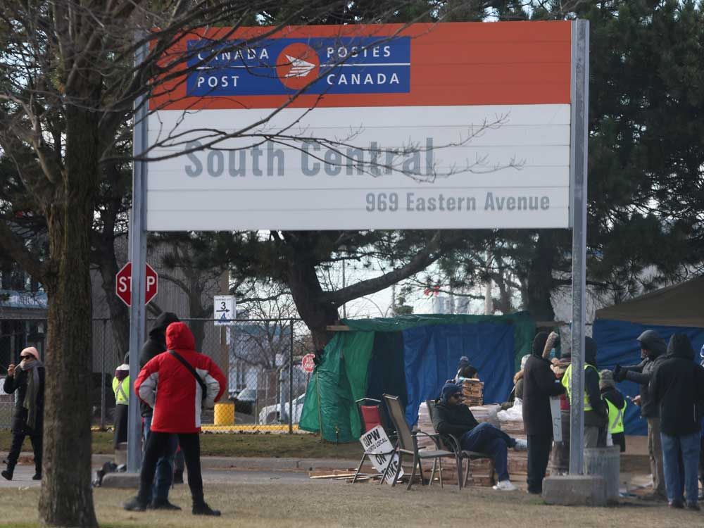 Small businesses gear up — again — for possible Canada Post strike ...