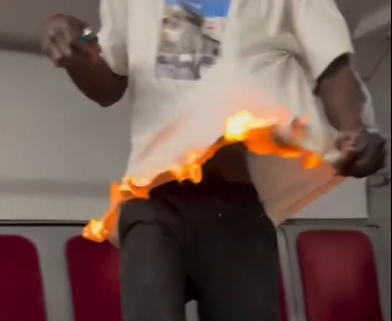 Video shows man lighting his shirt on fire on TTC bus | Toronto Sun