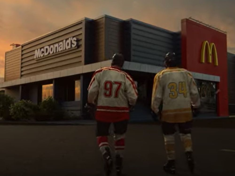 Auston Matthews, Connor McDavid recreate trickshot showdown | Toronto Sun