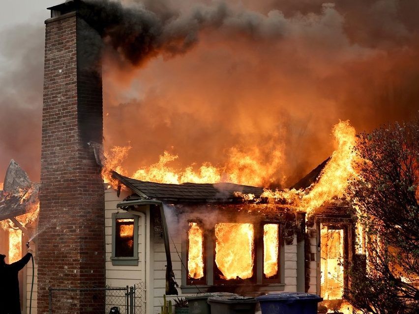 New blaze breaks out with wildfires out of control in L.A. | Toronto Sun