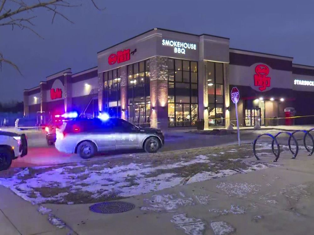 Shooting at Indiana store leaves 3 dead and 2 cops wounded | Toronto Sun
