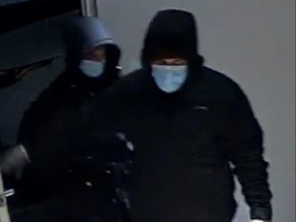 Suspects sought after east-end Toronto parking lot break-in | Toronto Sun