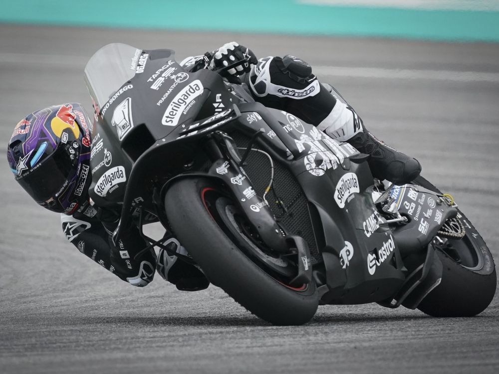 MotoGP champ Jorge Martin fractures hand and foot in crash | Toronto Sun