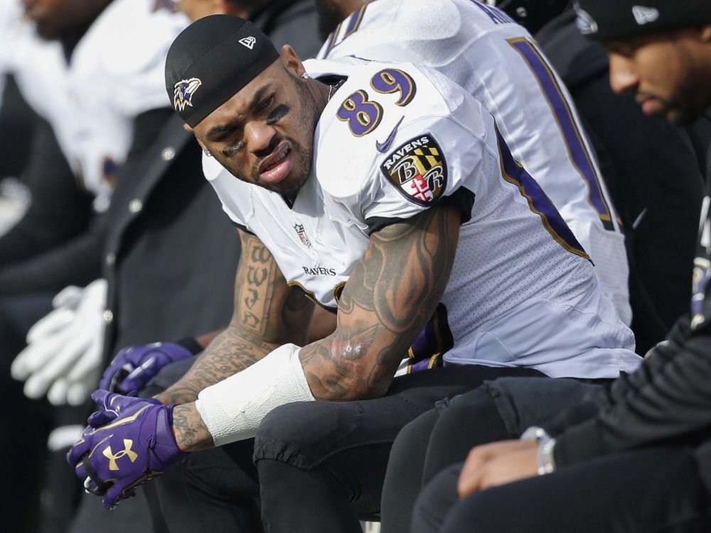 Ex-NFL star accused of cheating with marching band member | Toronto Sun