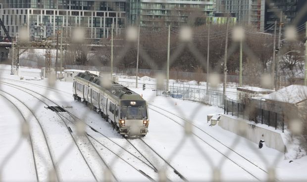 Toronto snow removal could take 3 weeks: 'Extremely time consuming ...