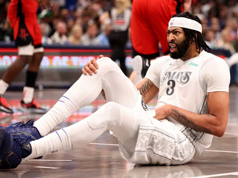 Anthony Davis leaves his Dallas debut with an injury | Toronto Sun