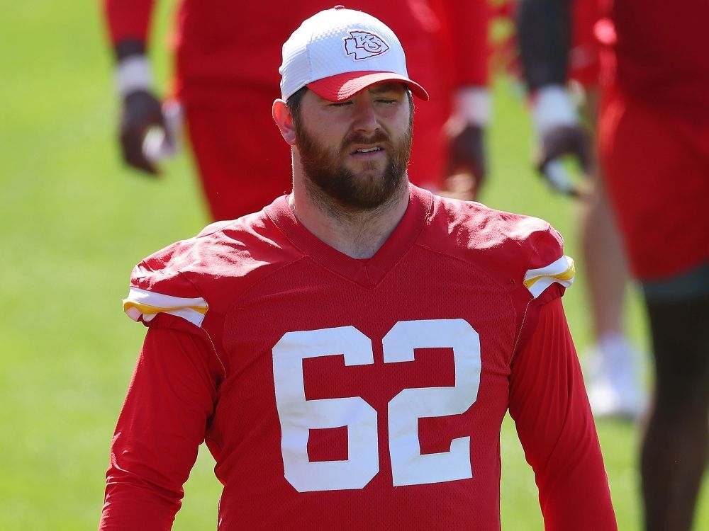 Chiefs trading all-pro Joe Thuney to Bears for draft pick | Toronto Sun