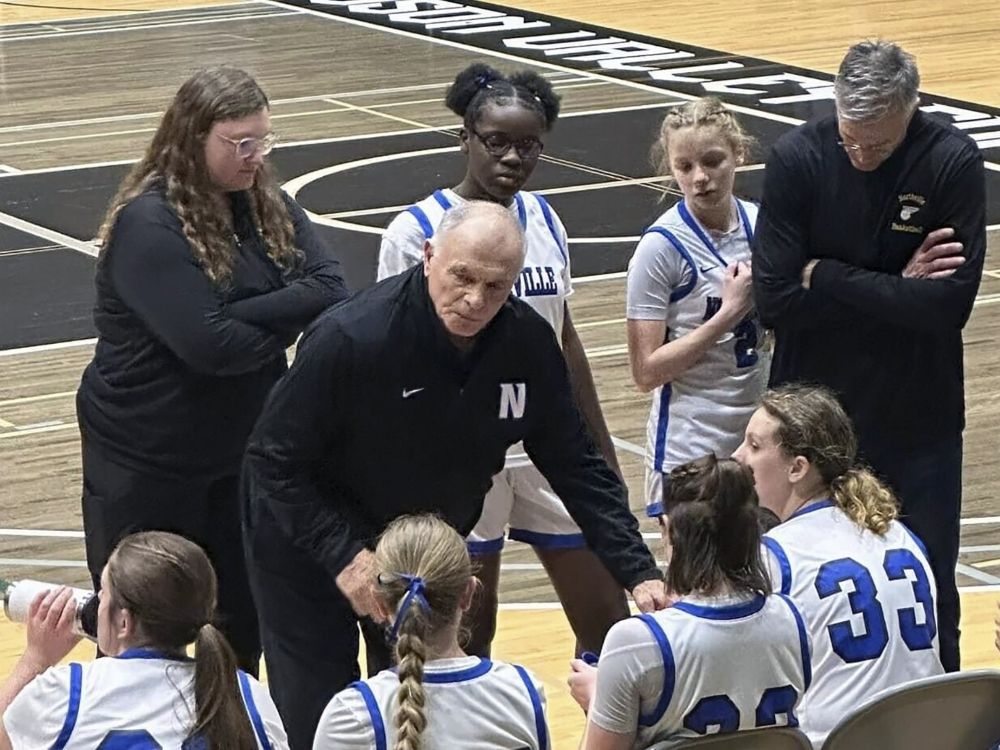 Fired high school coach apologizes for hair-pulling incident | Toronto Sun