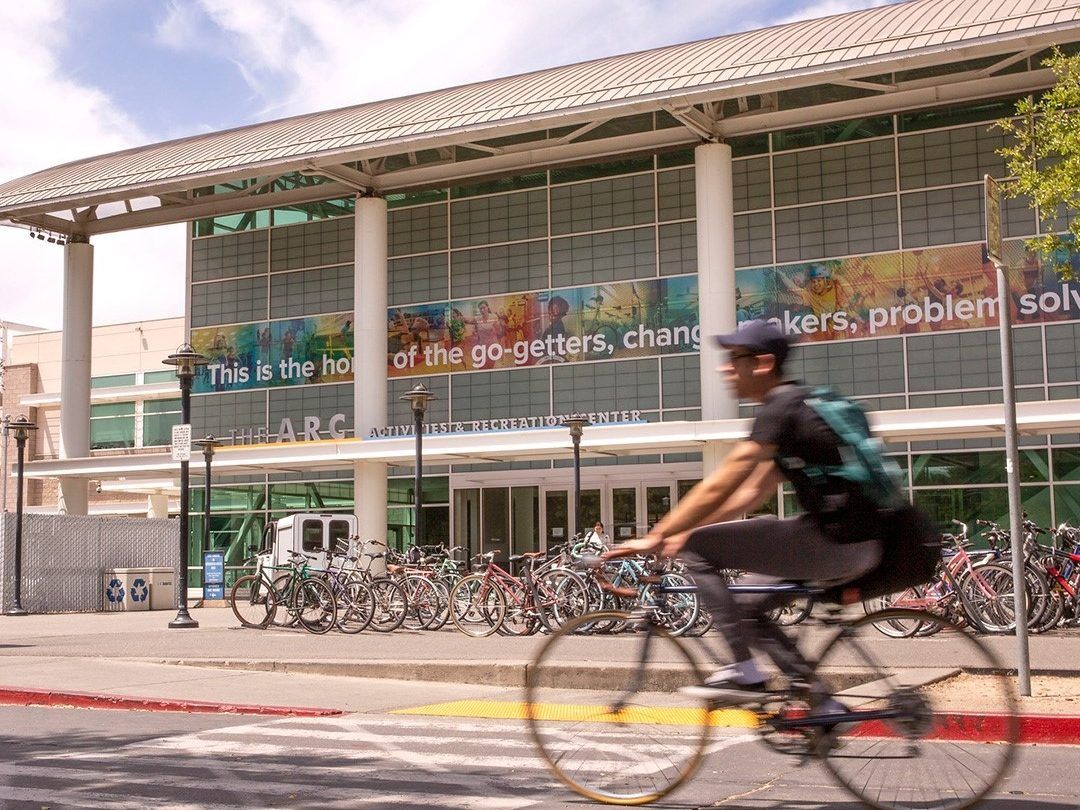 California college sparks outrage over all-sex locker rooms | Toronto Sun