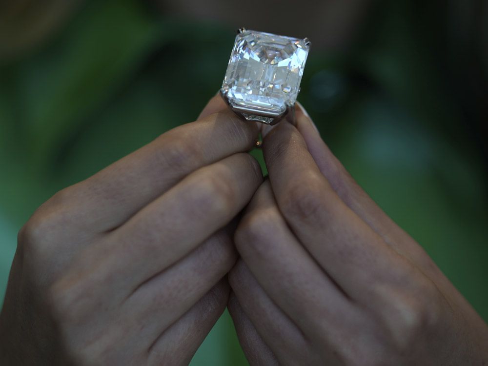 10-carat blue diamond shines at $100 million exhibition in Abu Dhabi | Toronto Sun