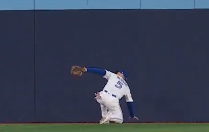 Daulton Varsho makes spectacular catch in Blue Jays return | Toronto Sun