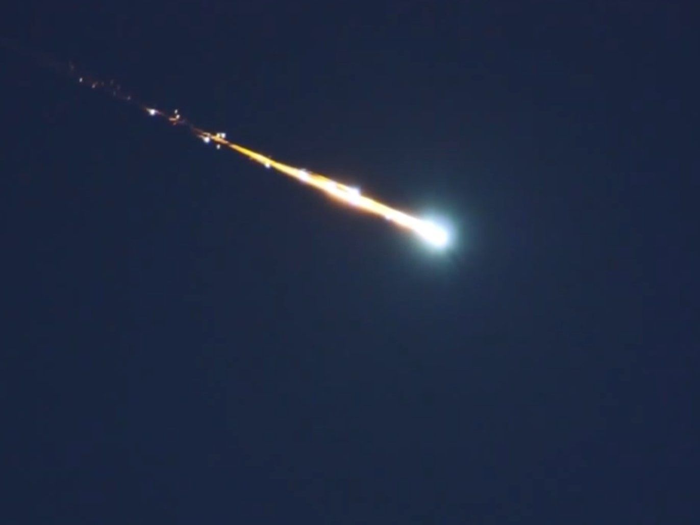 A ’fireball’ lights up Mexico City skies, sparking awe | Toronto Sun