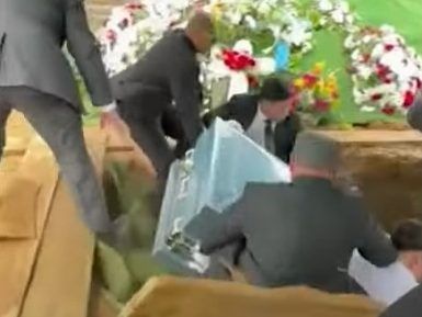 Dead Philadelphia man’s son trapped under casket after fall | Toronto Sun