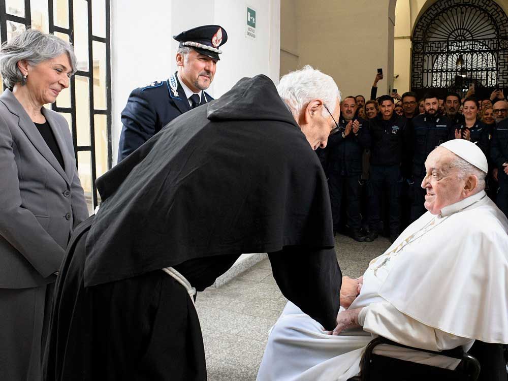 Pope Francis visits Rome prison on Holy Thursday | Toronto Sun