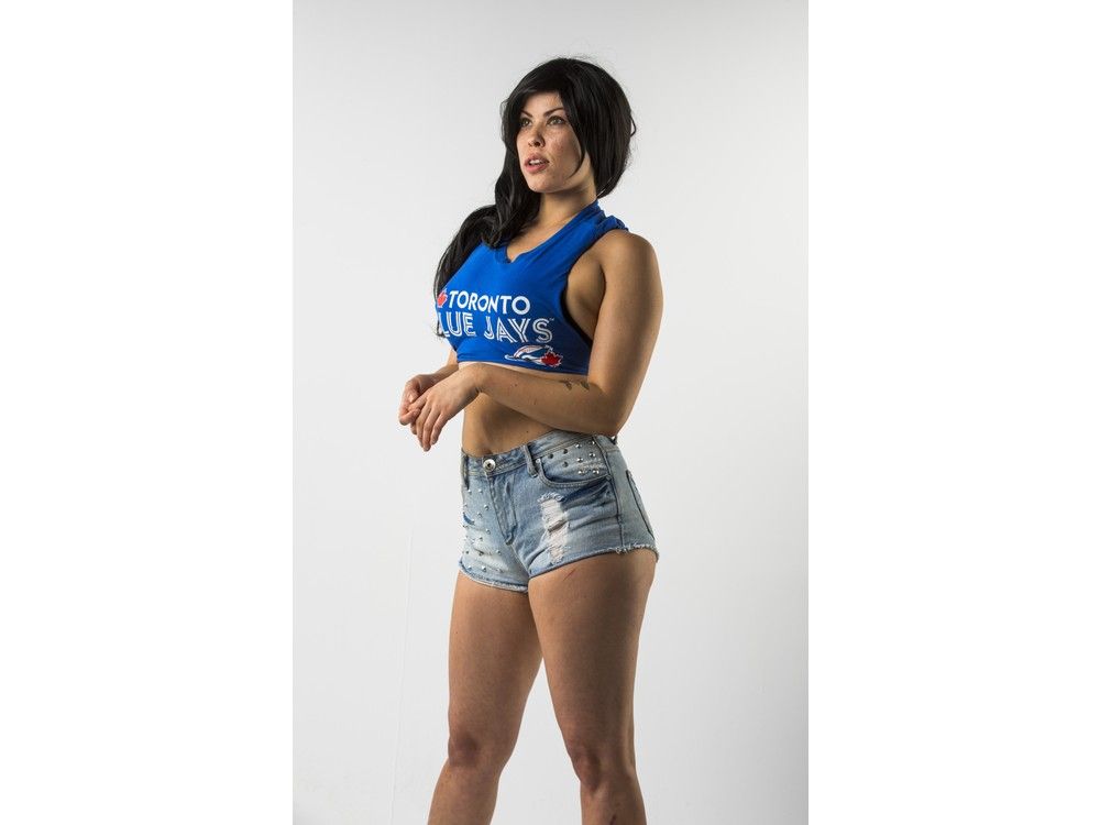 Sunshine Girl Dee | Toronto Sun