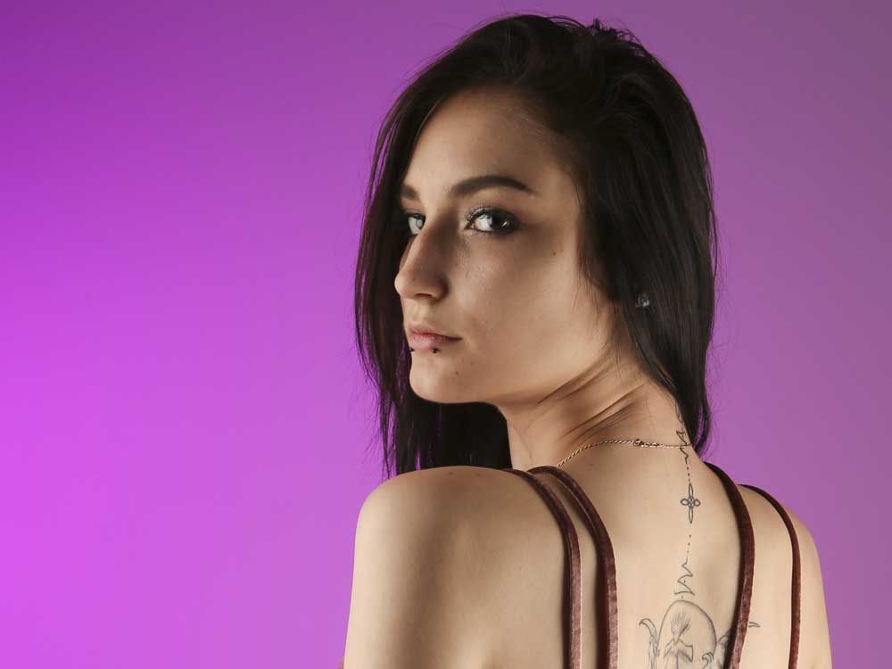 SUNshine Girl Julie | Toronto Sun