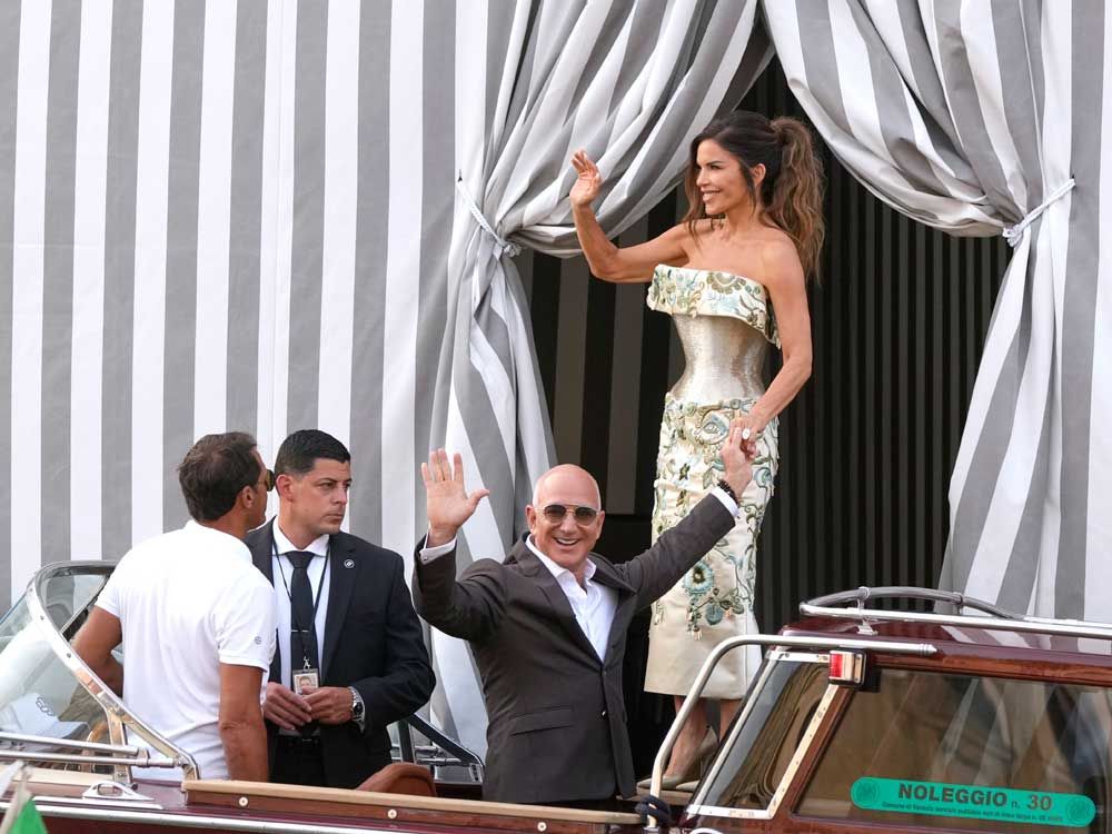 Jeff Bezos, Lauren Sanchez's kicked off week with foam party | Toronto Sun