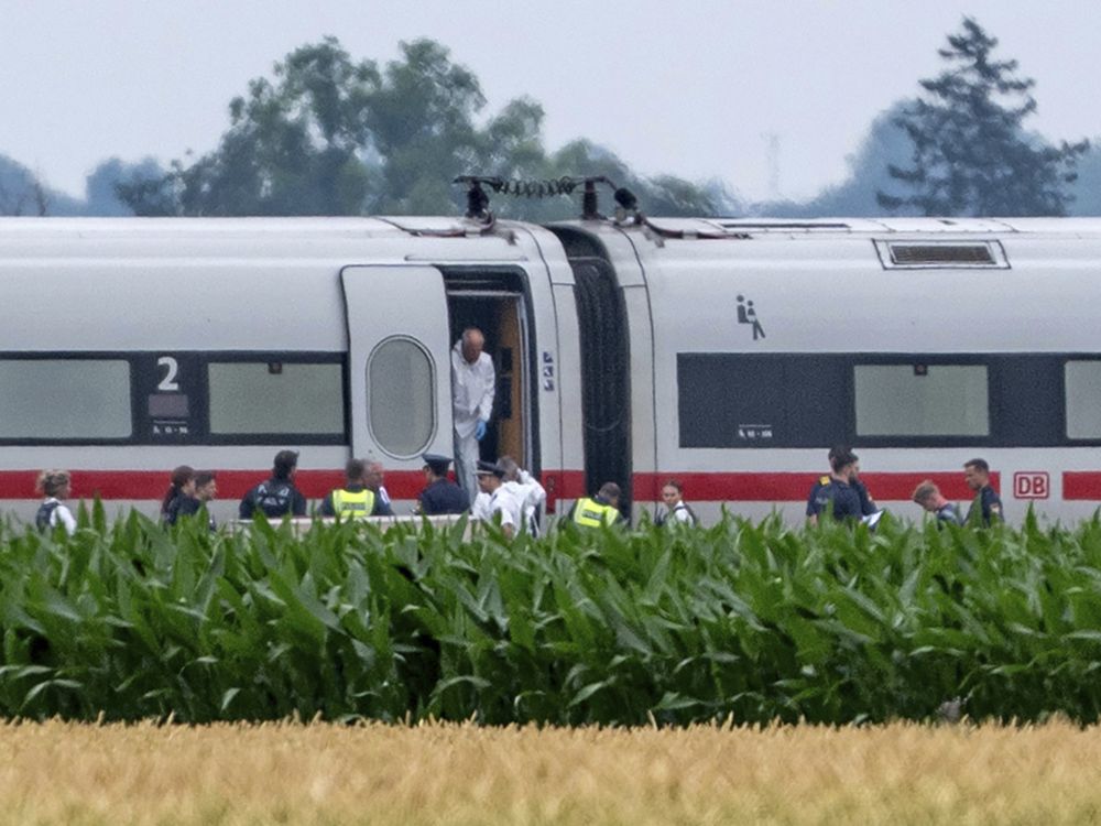 Man injured 4 with an axe on German train before he was detained ...