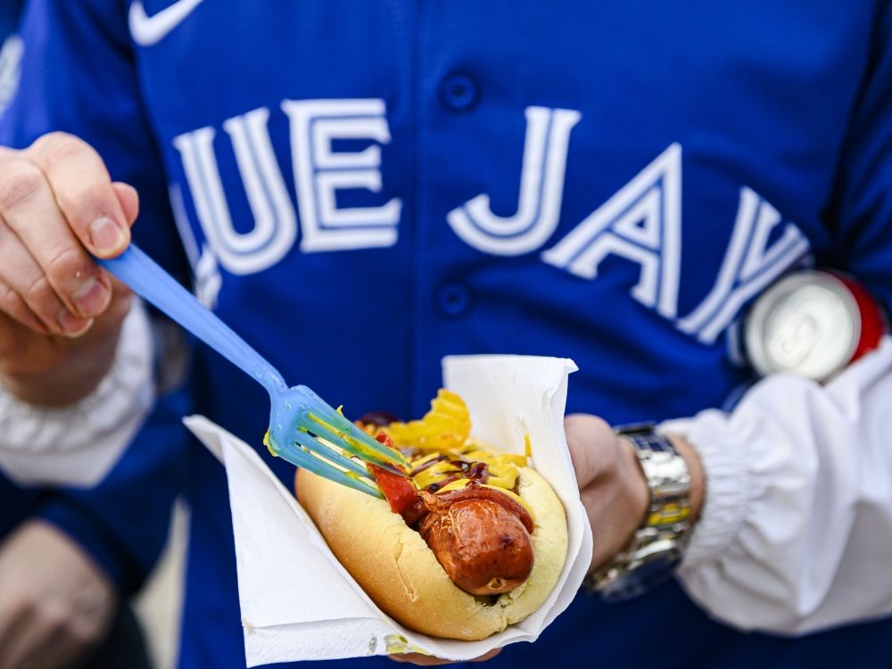 Blue Jays fans break Loonie Dog record at Rogers Centre | Toronto Sun
