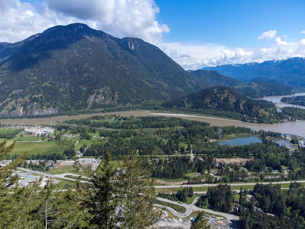 2 climbers, 1 injured, plucked off sheer mountain face in B.C ...