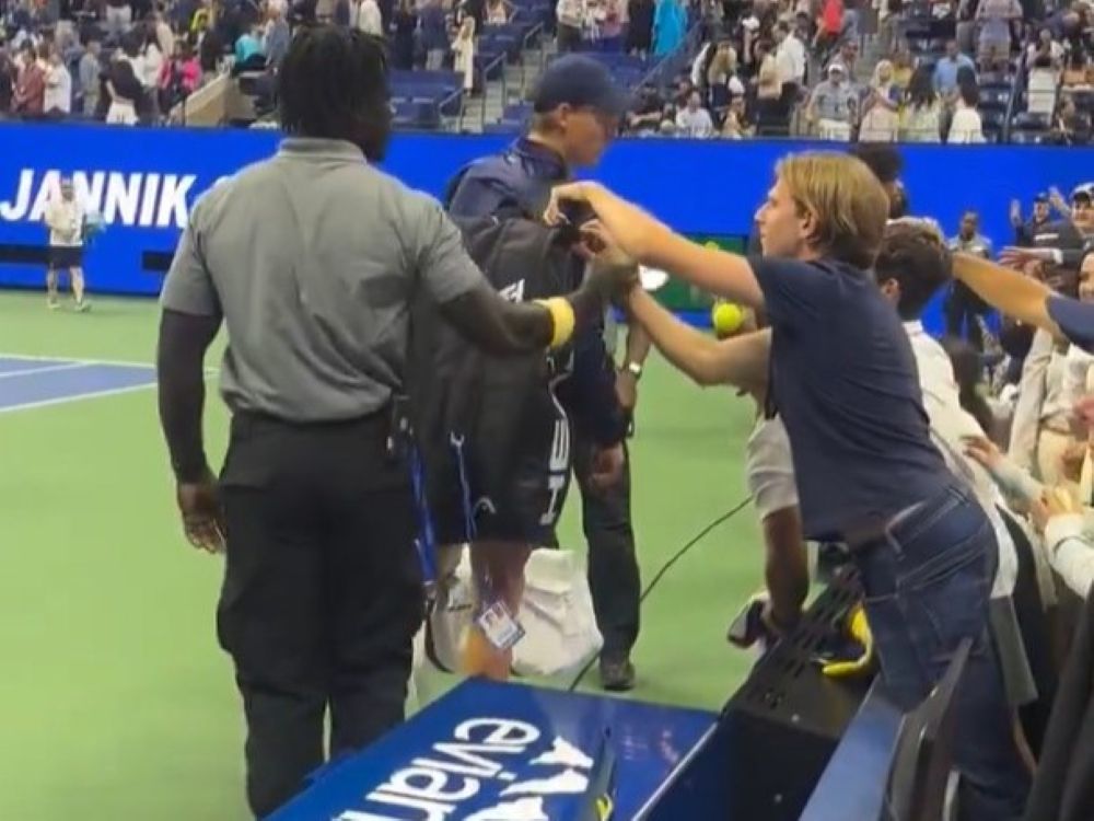 Fan attempts to open Jannik Sinner’s bag after US Open match | Toronto Sun