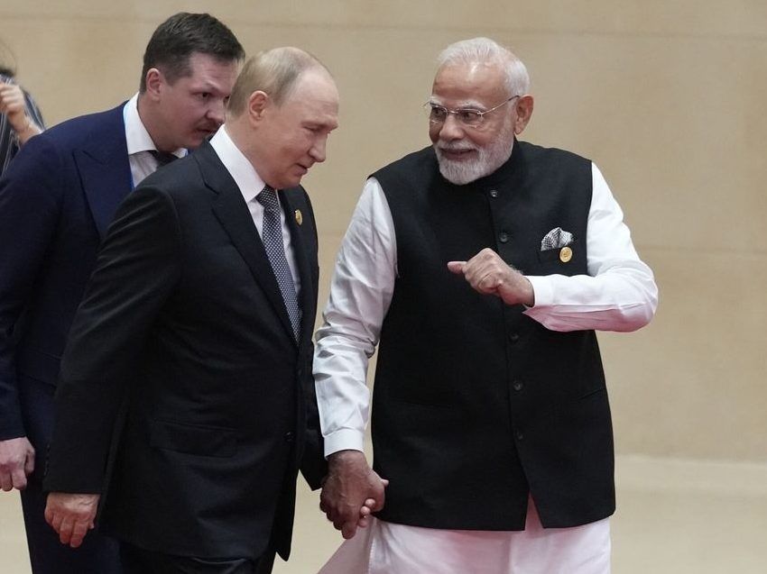 Modi hugs Putin and hails Russia ties in defiance of Trump | Toronto Sun
